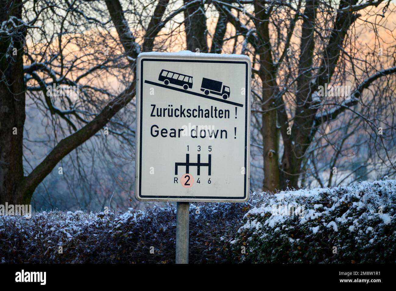 Steep grade truck road sign hi-res stock photography and images - Alamy