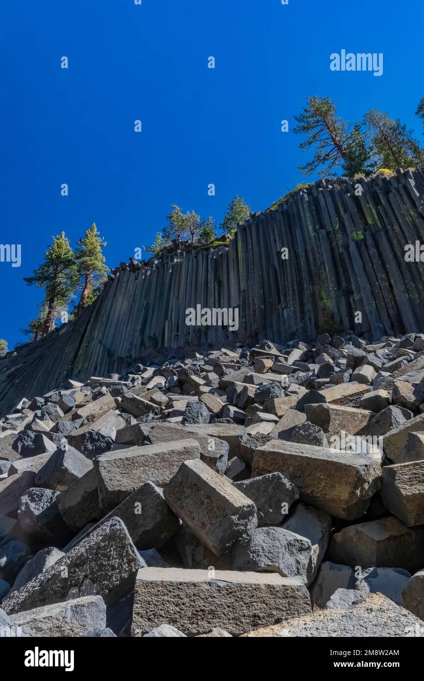 Basaltic columns created by cooling lava in Devils Postpile National ...