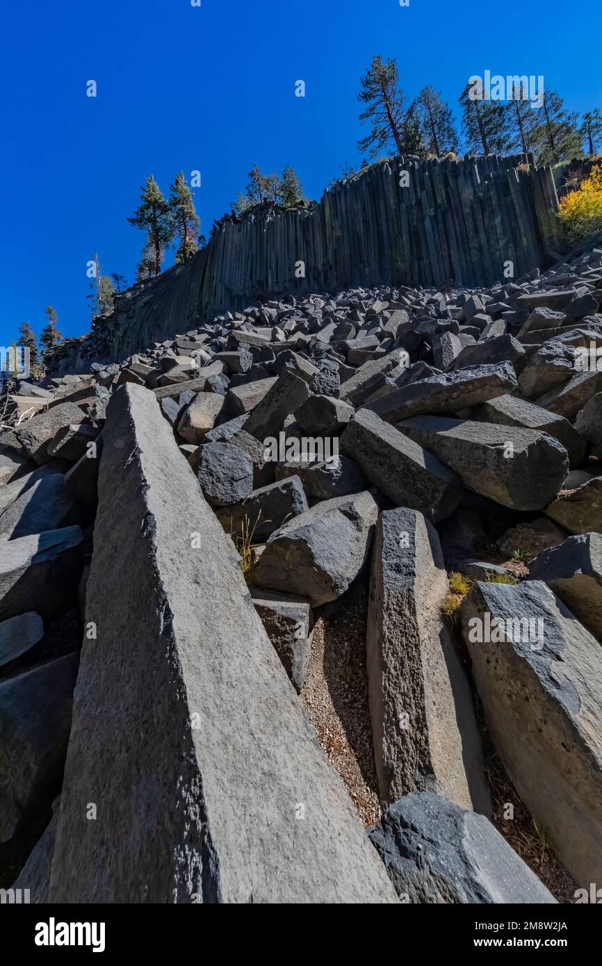 Basaltic columns created by cooling lava in Devils Postpile National ...