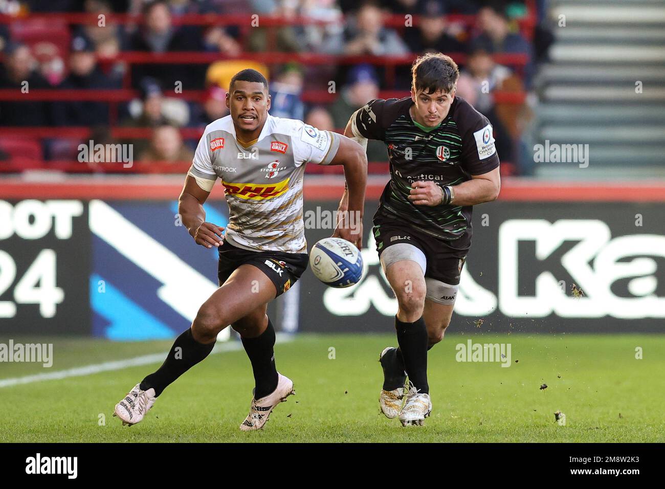 Damien Willemse of DHL Stormers and Benhard van Rensburg of London ...