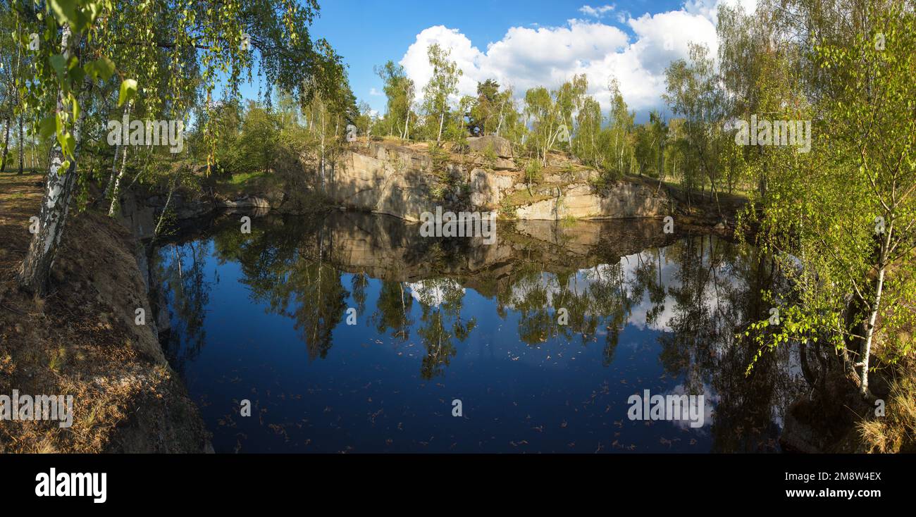 Reflecting pool scenery hi-res stock photography and images - Alamy