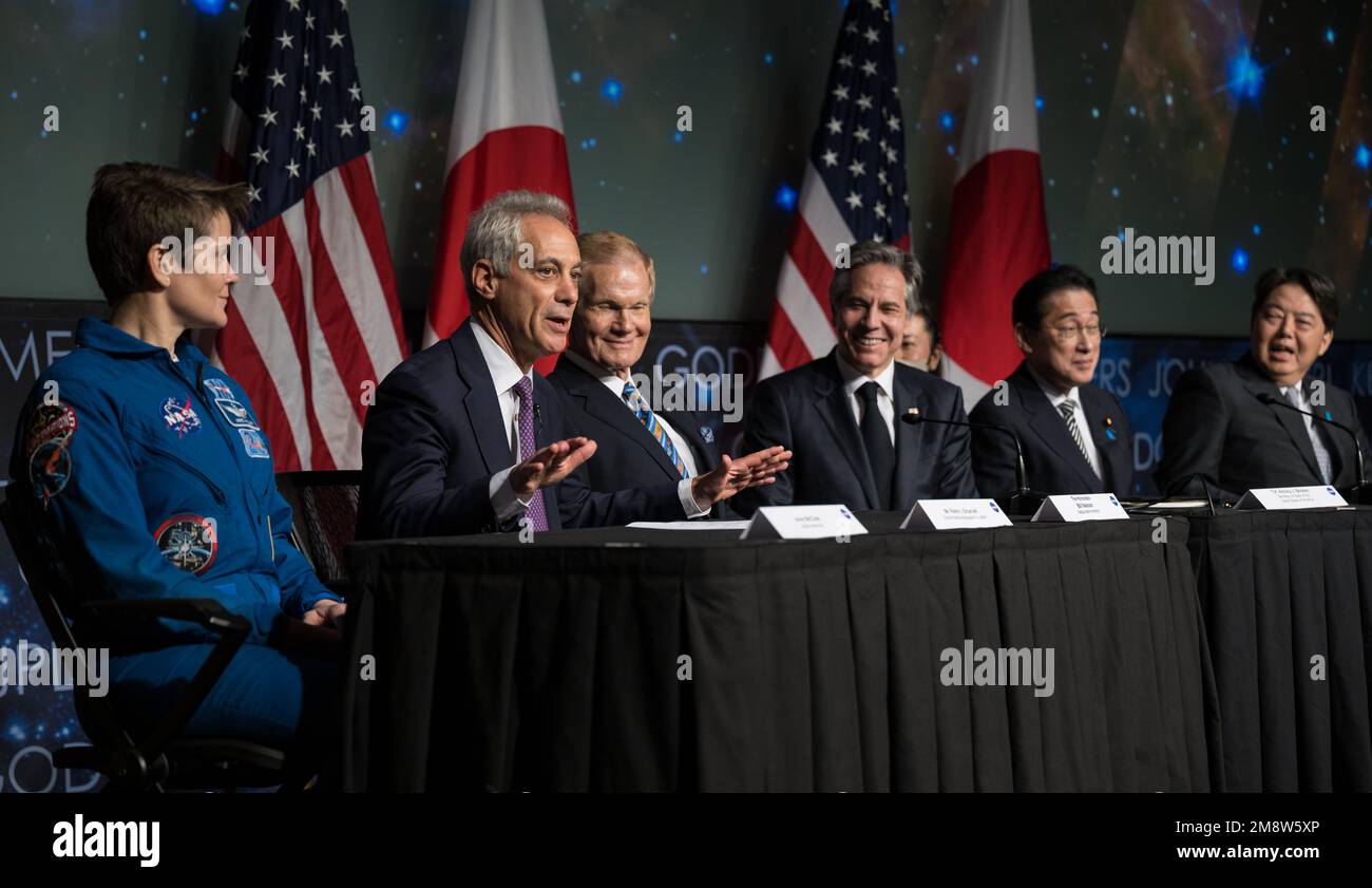 Rahm emanuel and press conference hi-res stock photography and images ...