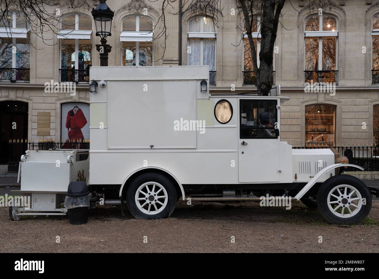 Avenue des Champs Elysees. View of an old car parked in the street ...