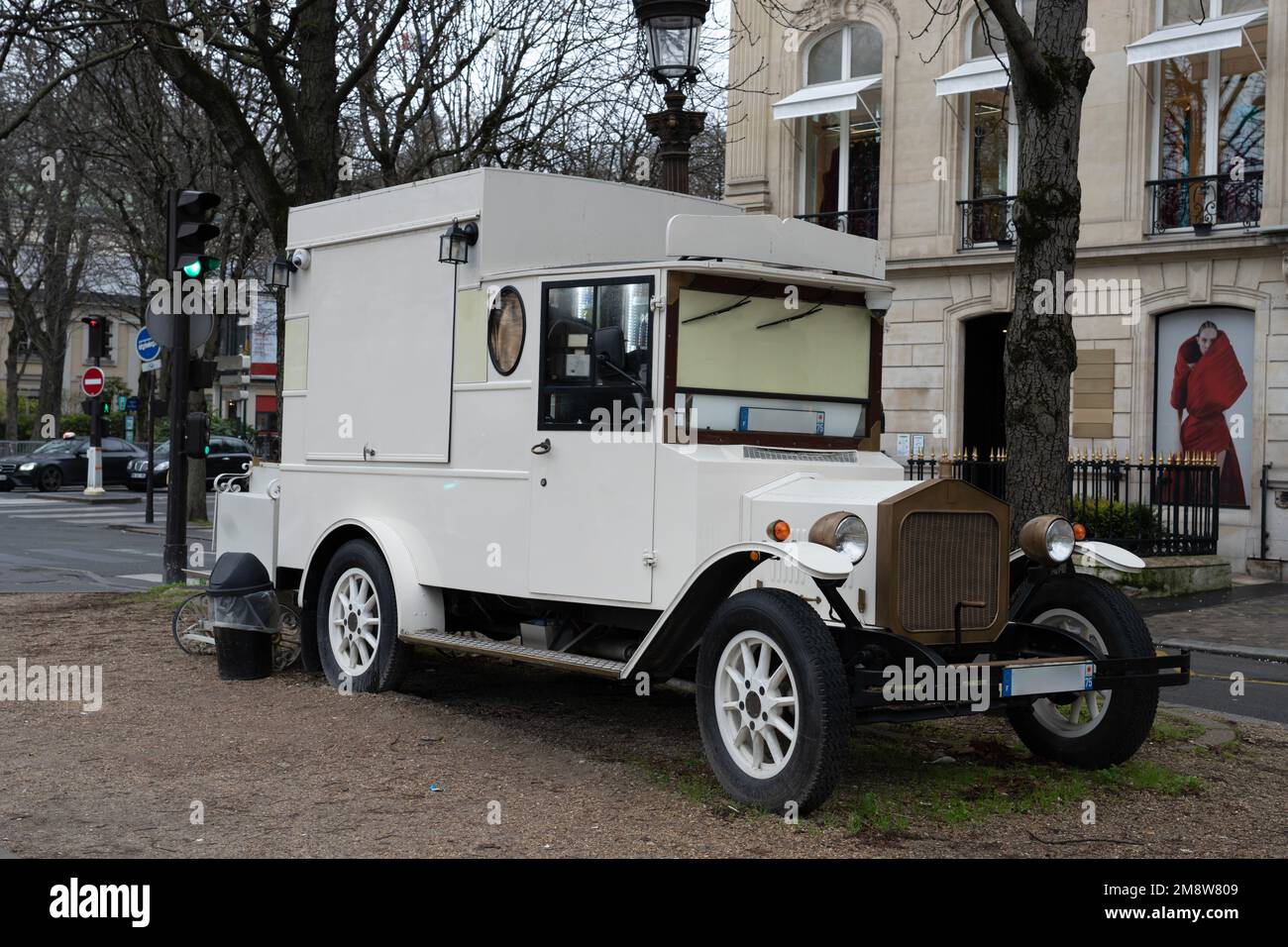 Avenue des Champs Elysees. View of an old car parked in the street ...