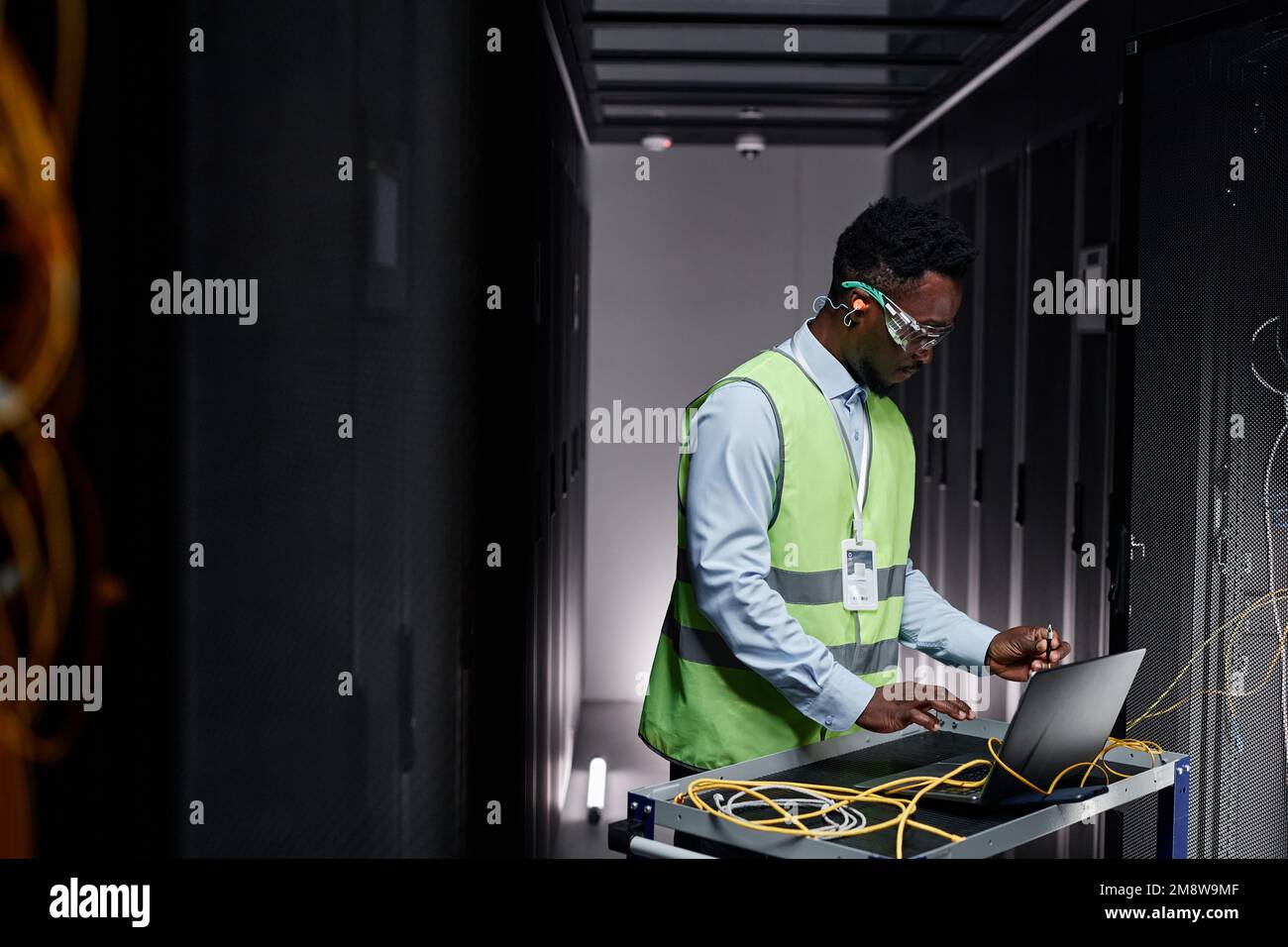 Ai data center servers hi-res stock photography and images - Alamy