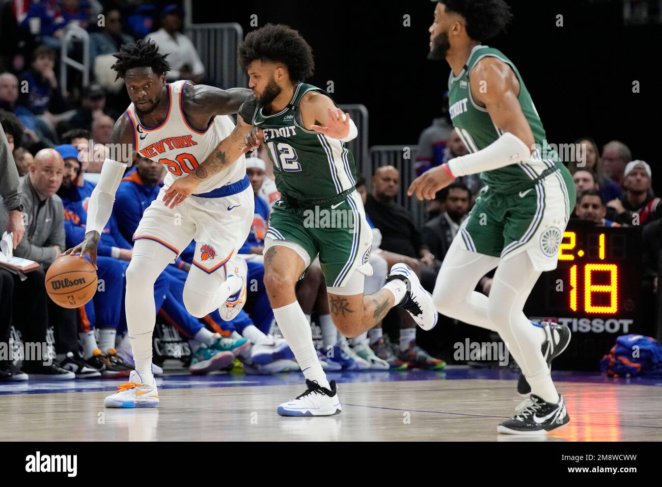 New York Knicks forward Julius Randle (30) brings the ball up court as ...