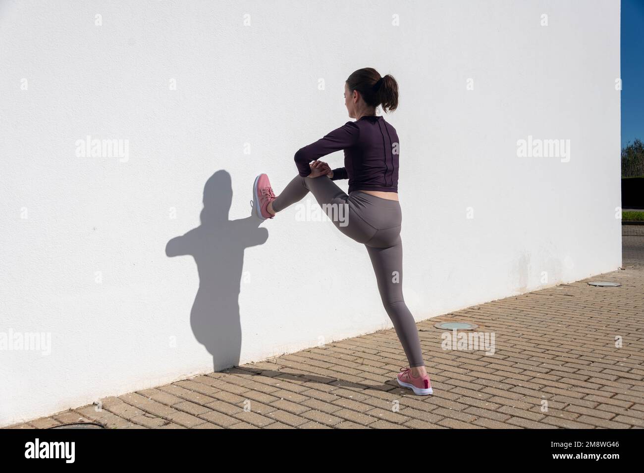Hamstring stretch hi-res stock photography and images - Alamy