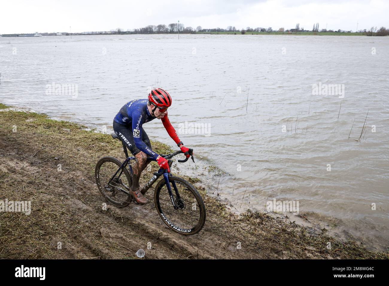 ZALTBOMMEL - Pim Ronhaar in action at the Plieger NK cyclo-cross in ...