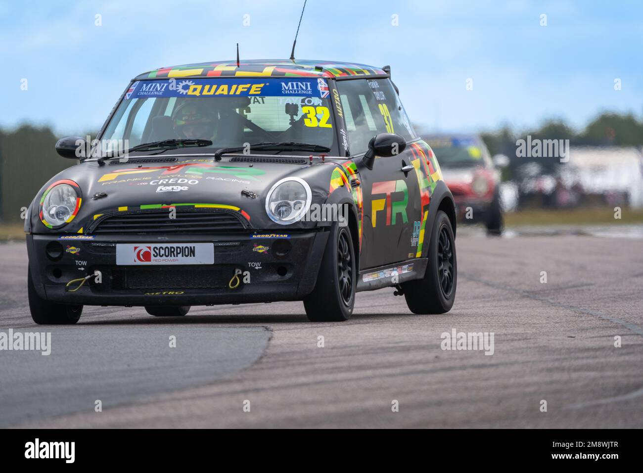 Quaife Mini Challenge Race 1 Thruxton Race Circuit Sunday August 2022 ...