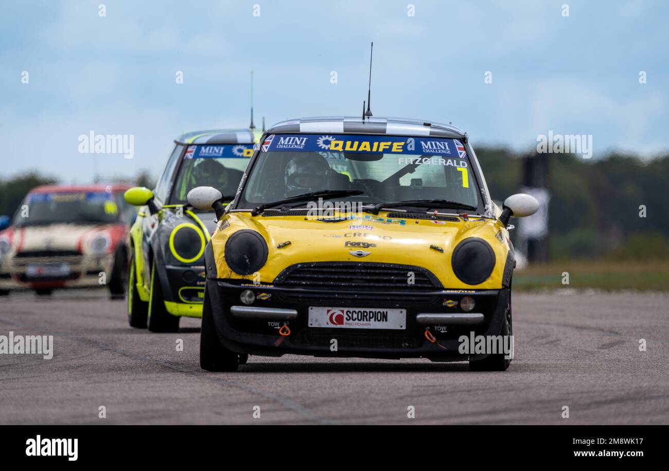 Quaife Mini Challenge Race 1 Thruxton Race Circuit Sunday August 2022 ...