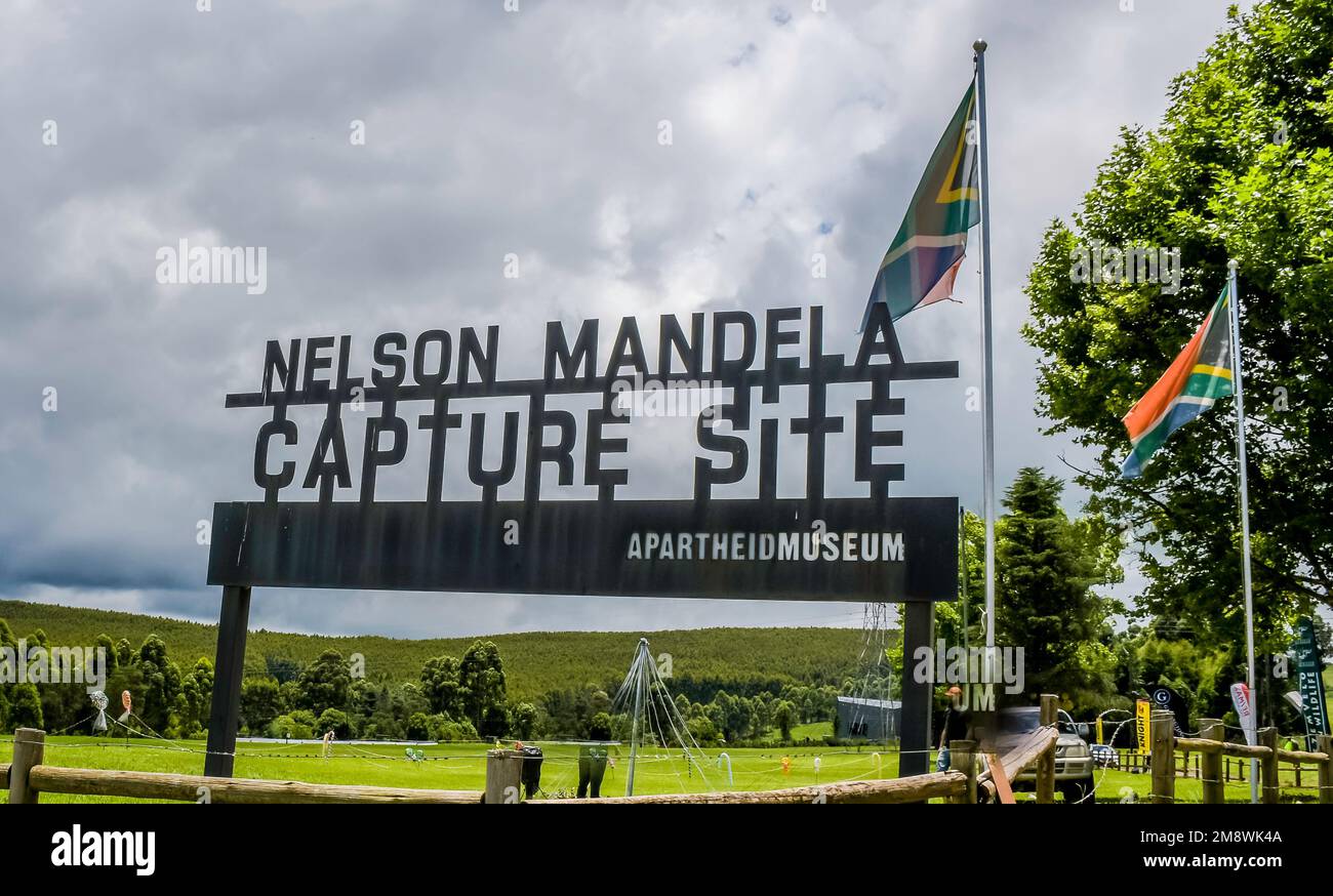 Nelson Mandela capture site , steel statue in Howick midlands KwaZulu ...