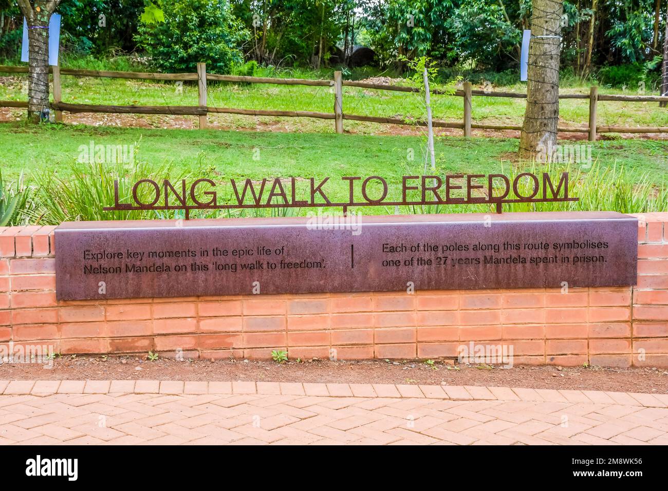 Nelson Mandela capture site , steel statue in Howick midlands KwaZulu ...
