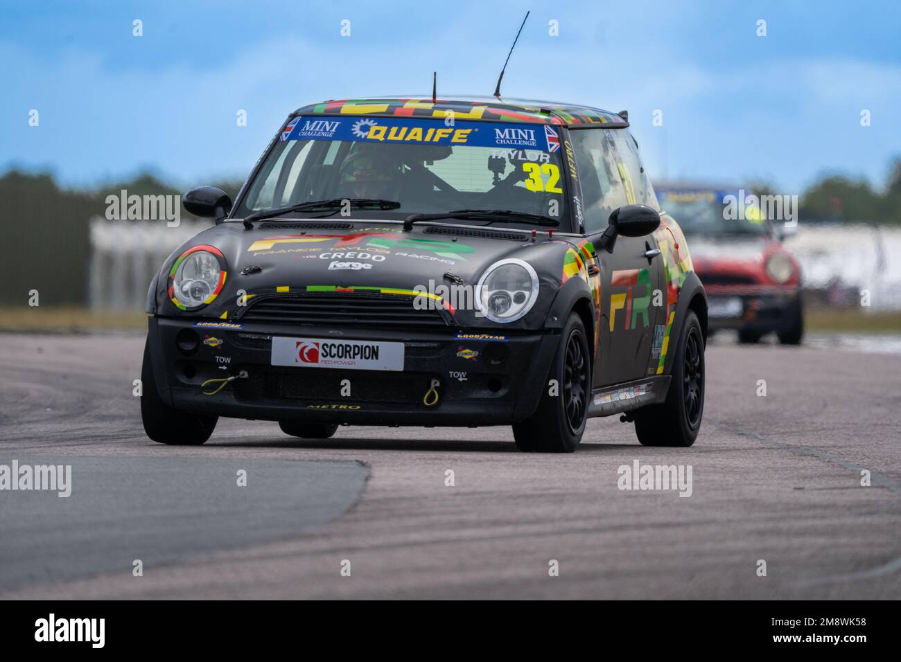 Quaife Mini Challenge Race 1 Thruxton Race Circuit Sunday August 2022 ...