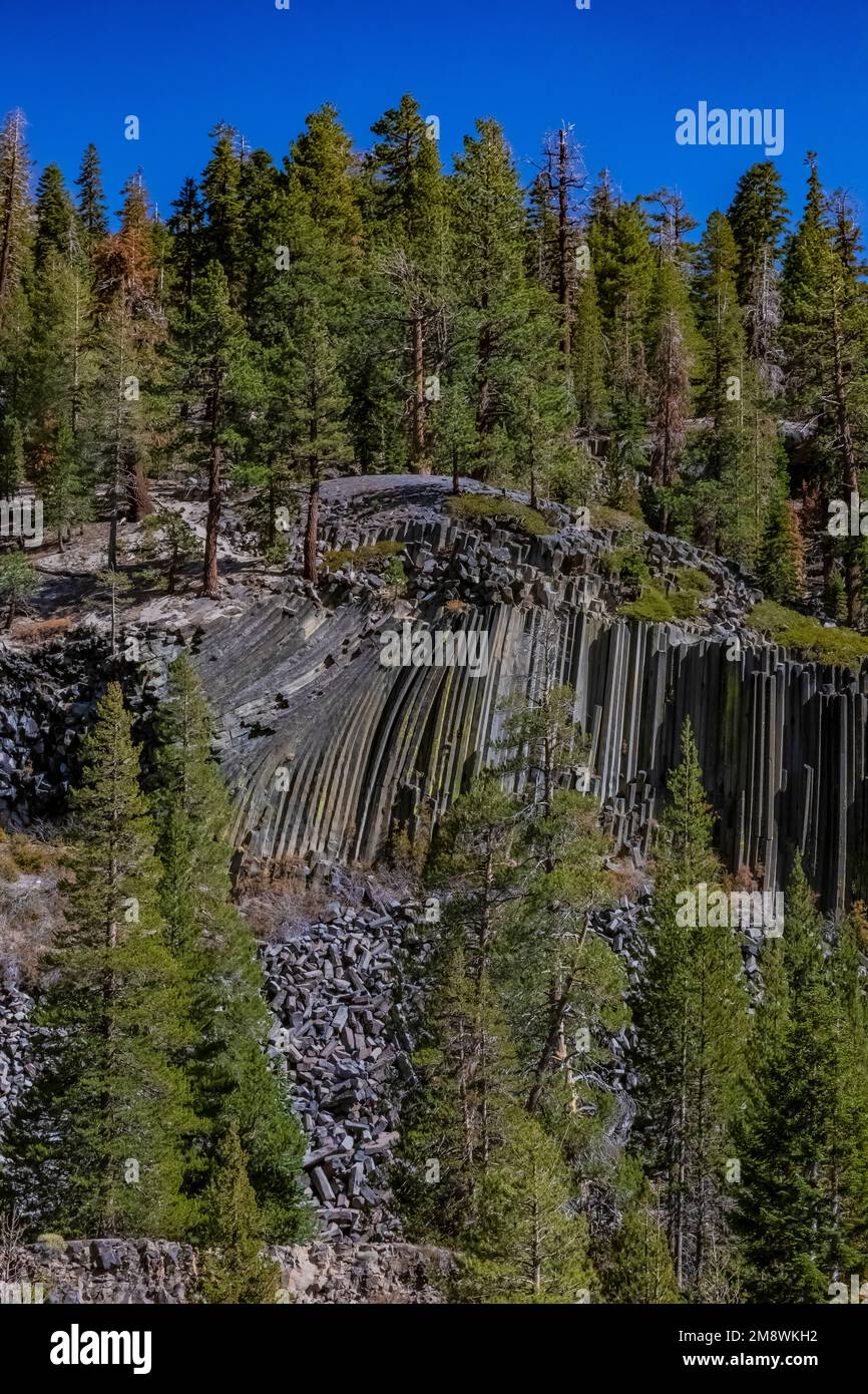 Basaltic columns created by cooling lava in Devils Postpile National ...