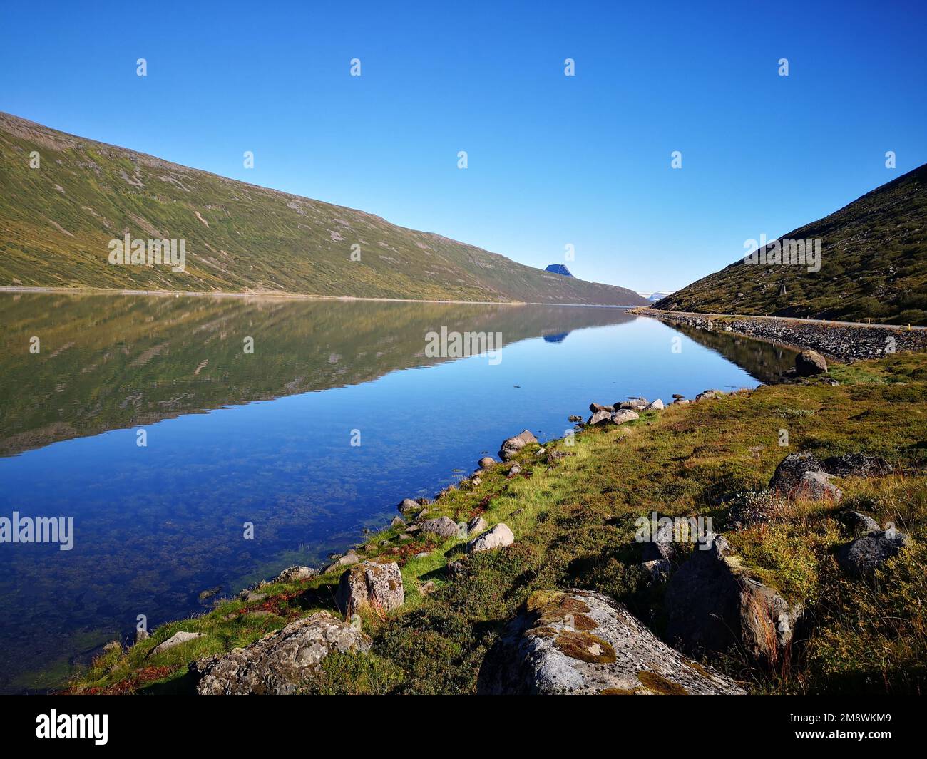 Lake between hills hi-res stock photography and images - Alamy