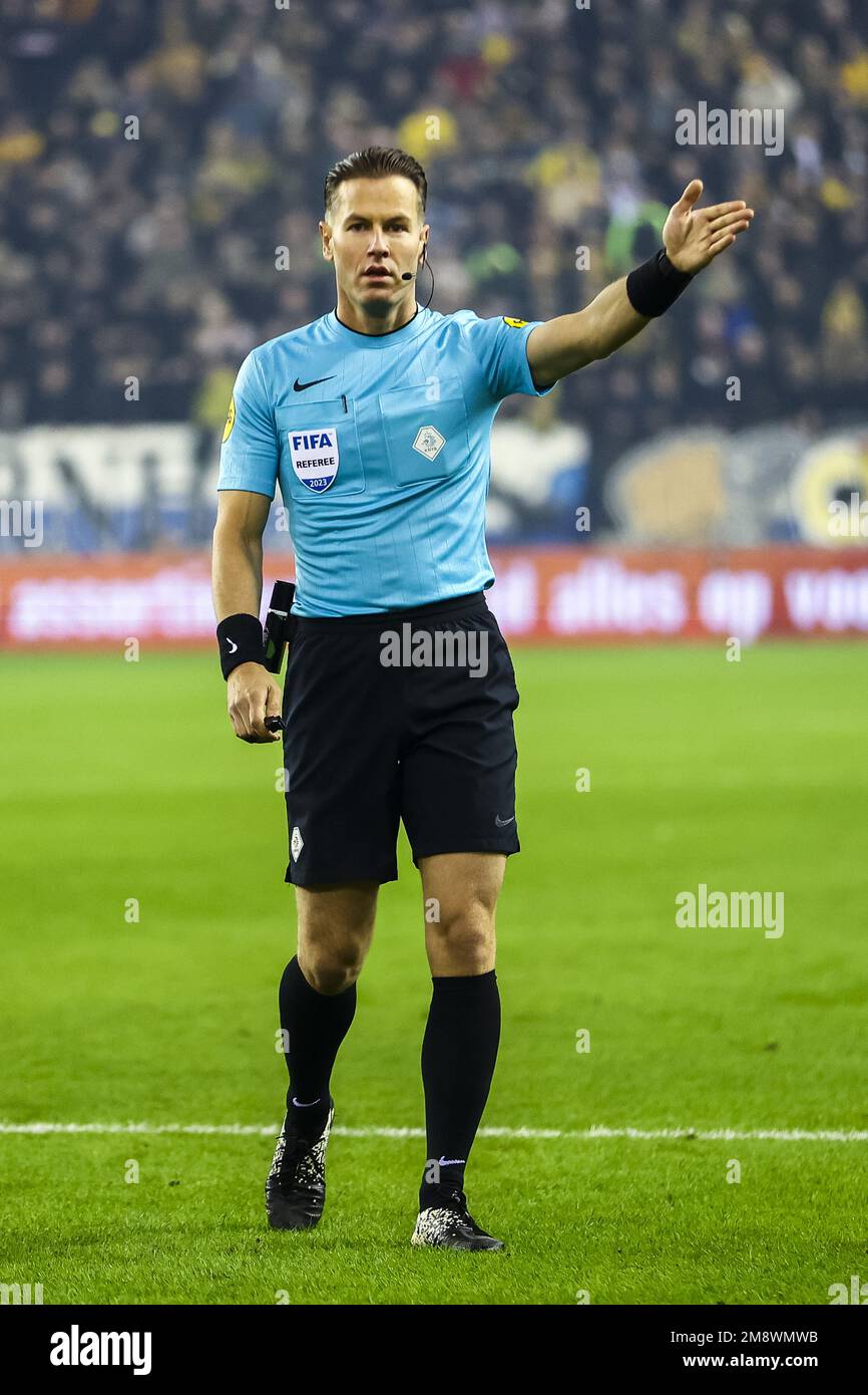 ARNHEM - Referee Danny Makkelie during the Dutch premier league match ...