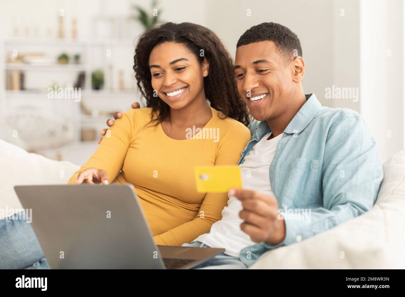 Check bank hi-res stock photography and images - Alamy