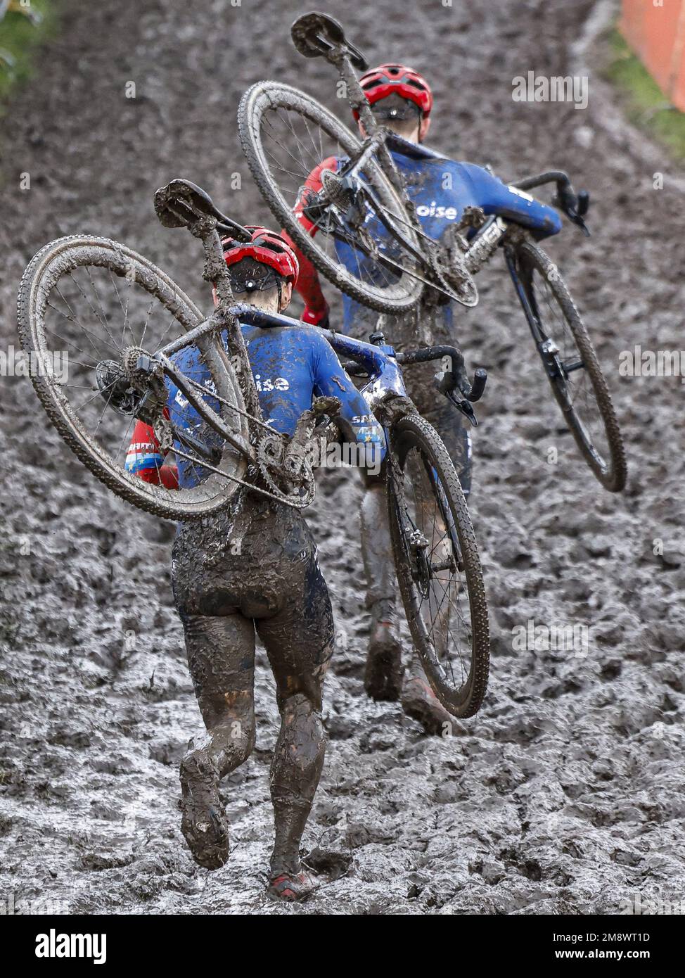 ZALTBOMMEL - Lars van der Haar, Joris Nieuwenhuis in action at the ...