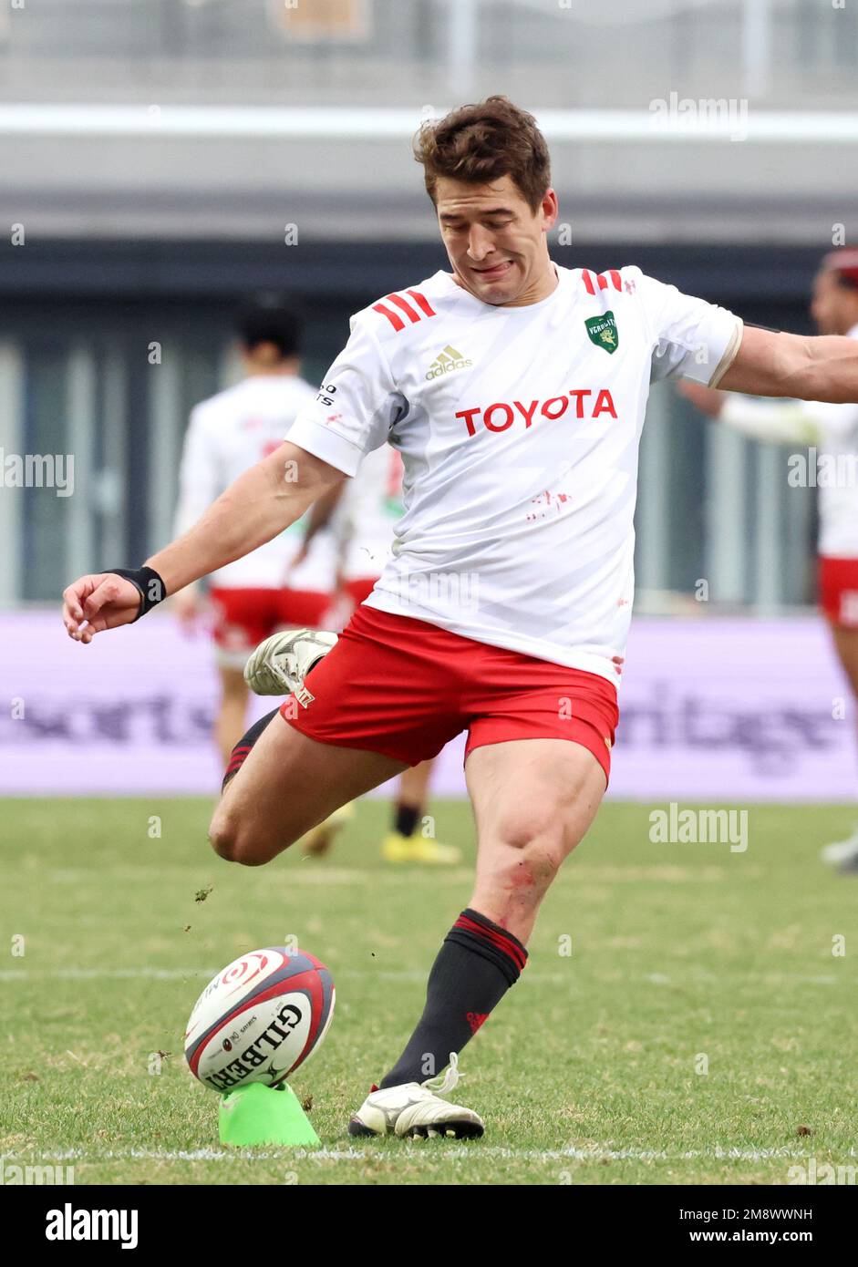 Tokyo, Japan. 15th Jan, 2023. Toyota Verblitz fly half Tiaan Falcon ...