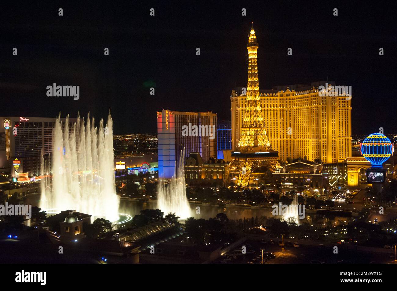 Beautiful view fountains bellagio hi-res stock photography and images ...