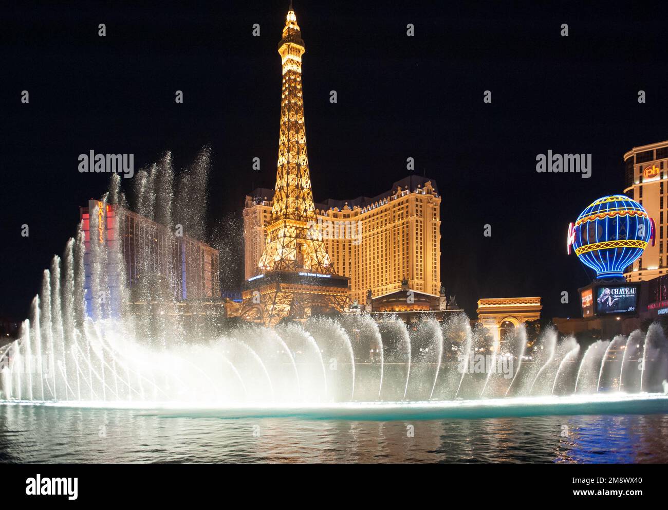Beautiful view fountains bellagio hi-res stock photography and images ...