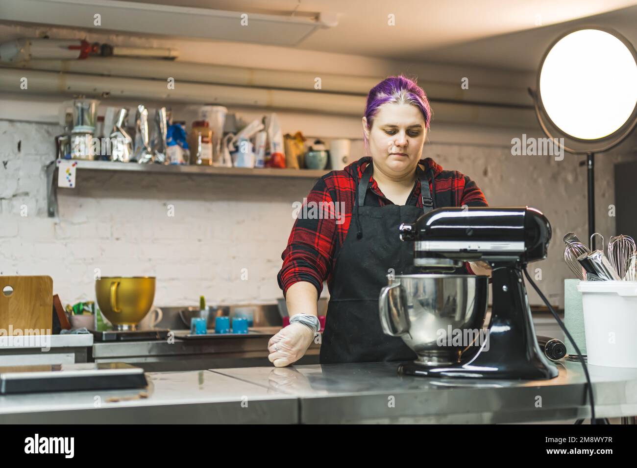 Black apron hi-res stock photography and images - Alamy