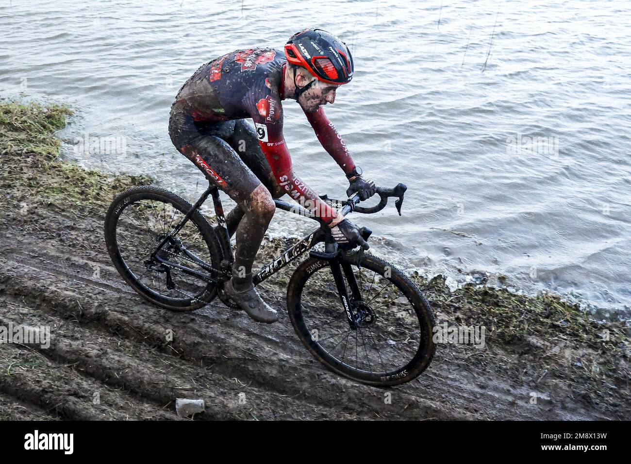 ZALTBOMMEL - Ryan Kamp in action at the Plieger NK cyclo-cross in ...