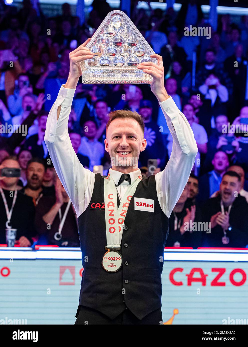 LONDON, UNITED KINGDOM. 15th Jan, 2023. Judd Trump celebrates with Paul ...