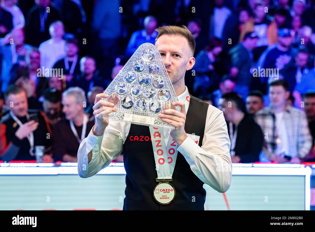 LONDON, UNITED KINGDOM. 15th Jan, 2023. Judd Trump celebrates with Paul ...