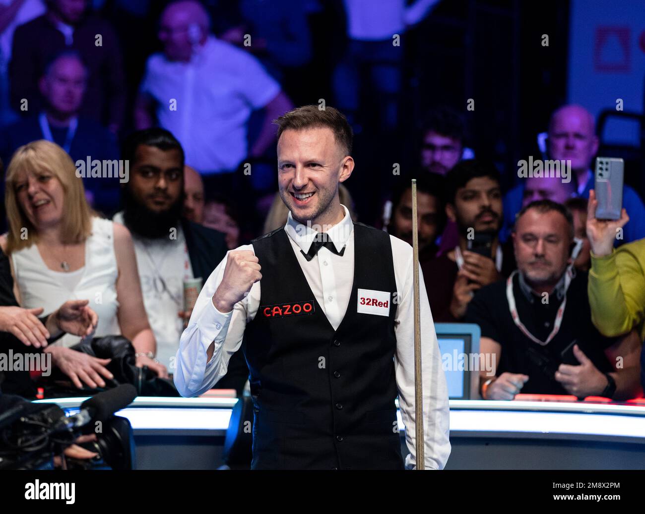 Judd Trump celebrates winning the final against Mark Williams on day ...