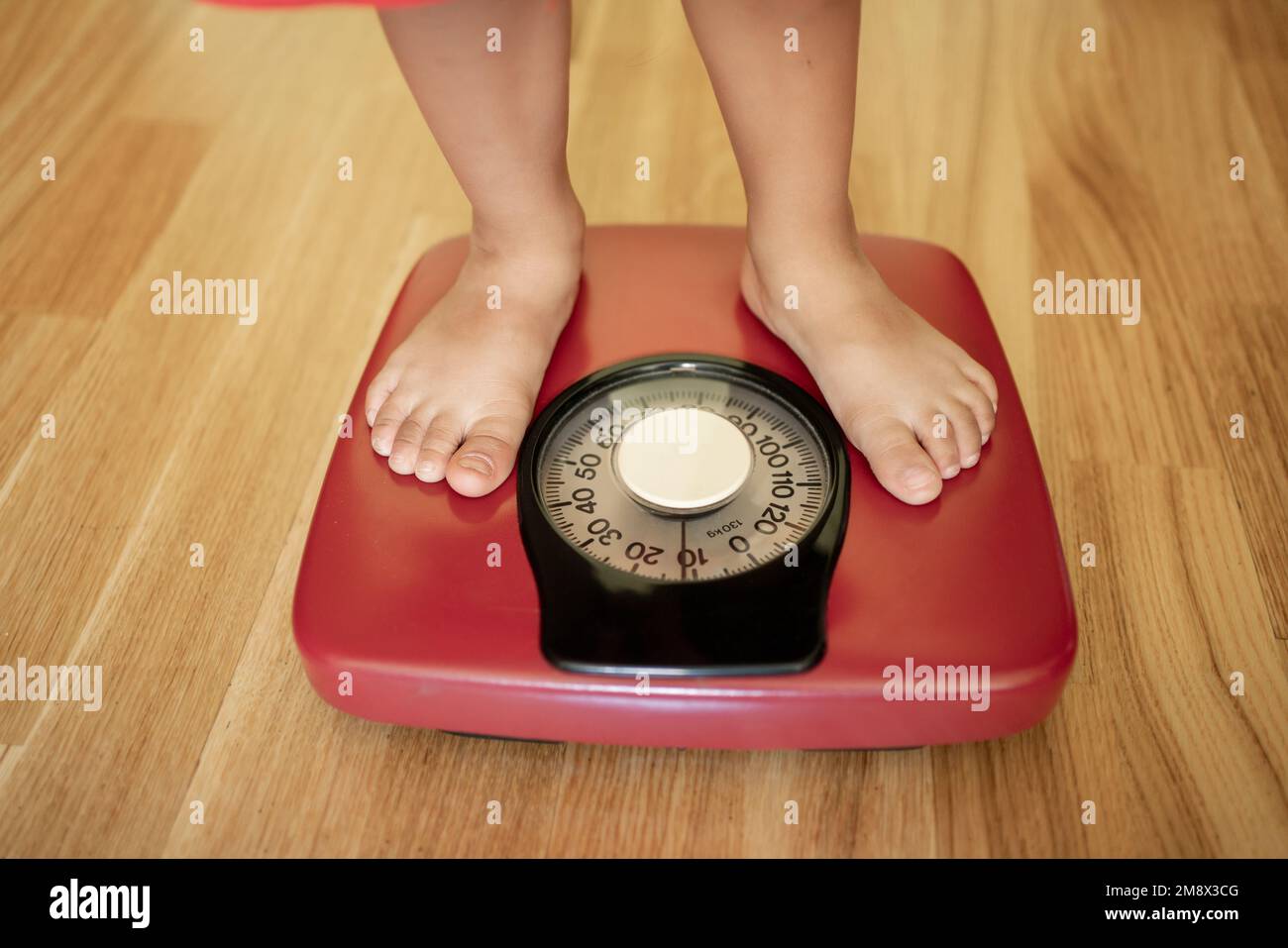 Child standing on scale hi-res stock photography and images - Alamy