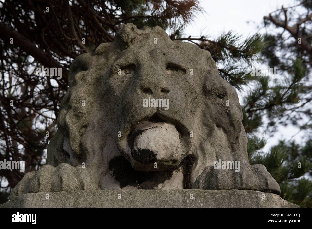 Lion memorial to the boxer 'Gentleman John' Jackson the national ...