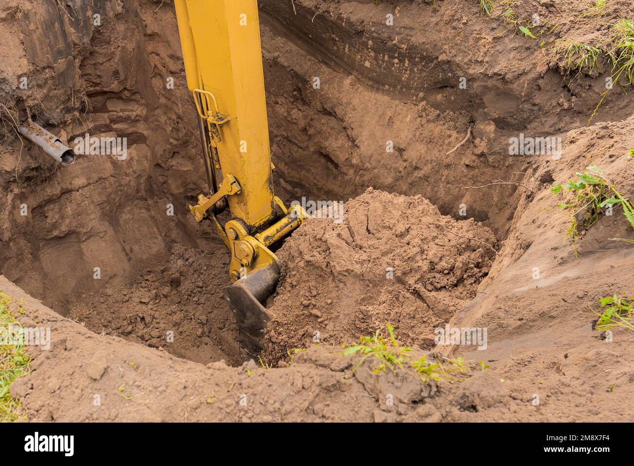 A yellow excavator digs a pit hi-res stock photography and images - Alamy