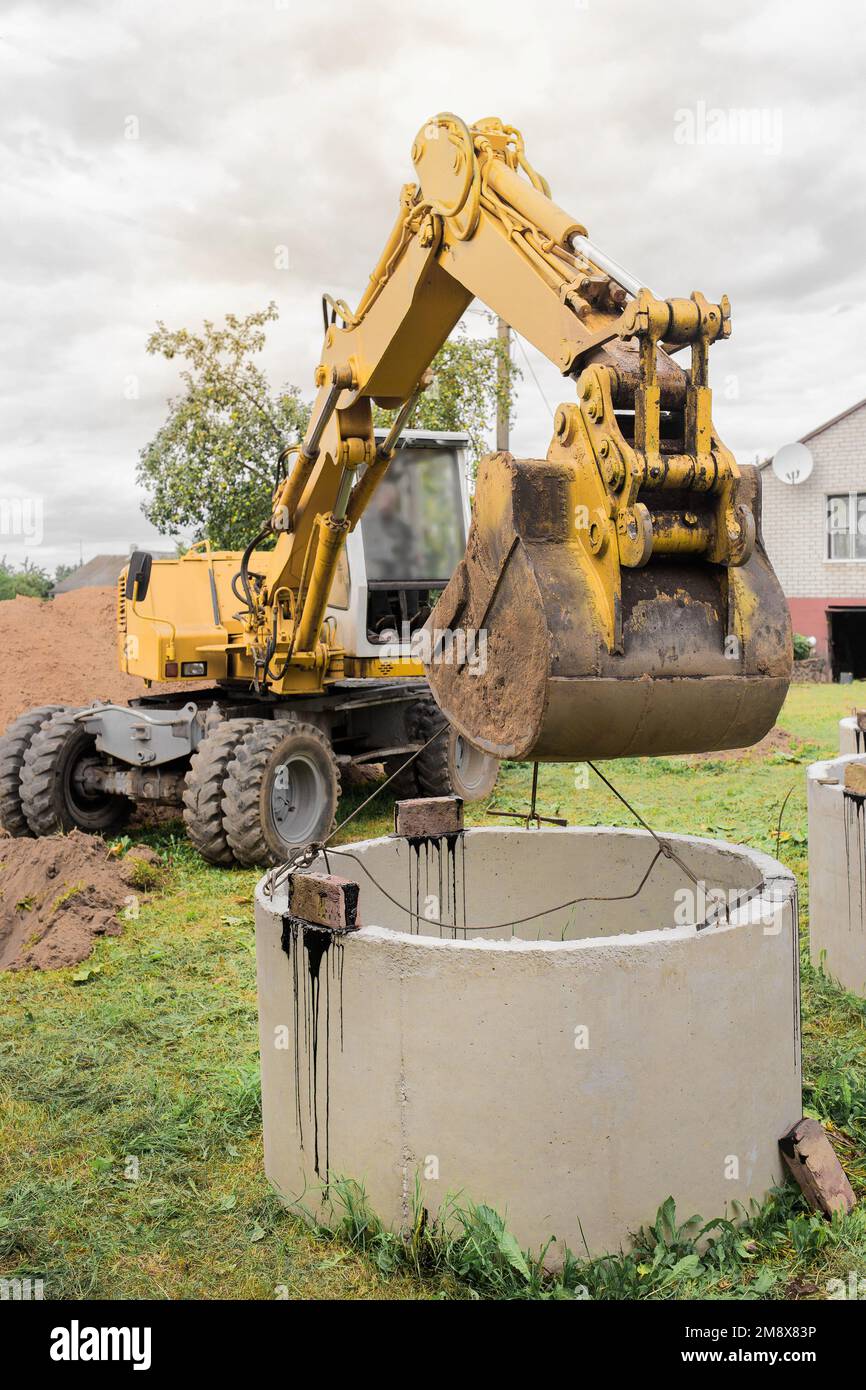 Hydraulic piston system excavator with a bucket, lifting on steel cable ...