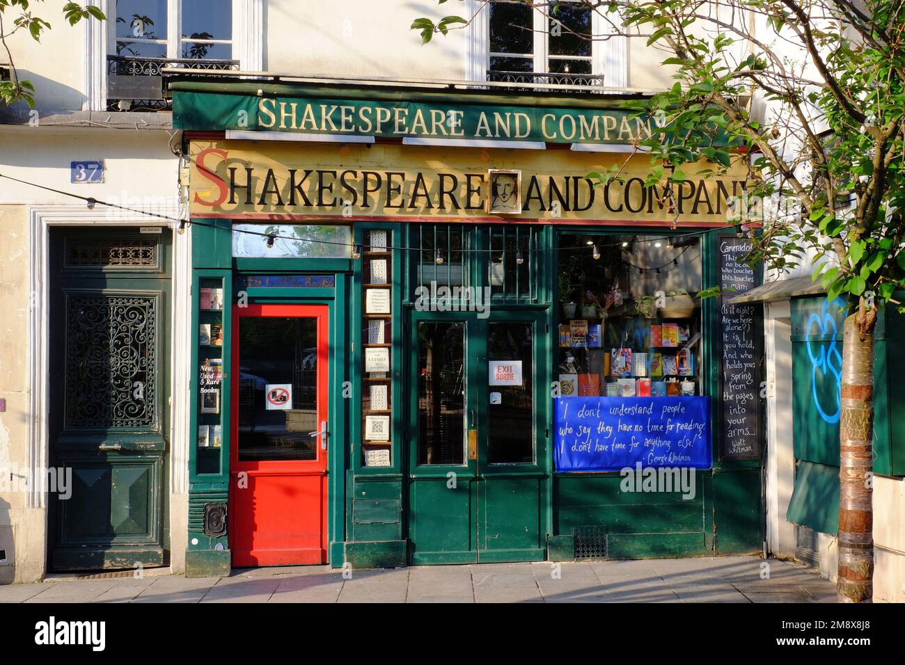 Left bank paris hi-res stock photography and images - Alamy