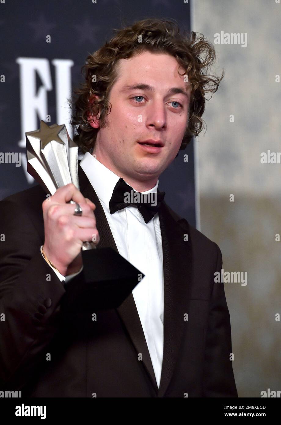 Jeremy Allen White poses with the award for best actor in a comedy ...