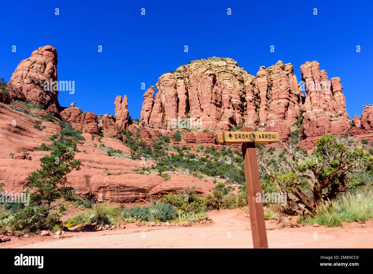 Broken Arrow trail marker sign in Sedona, Arizona Stock Photo - Alamy