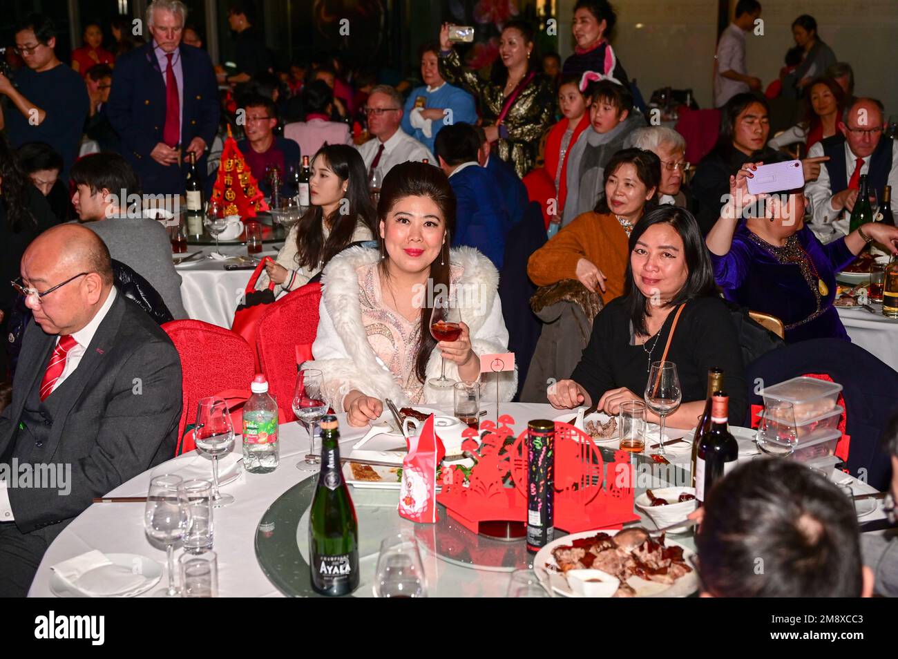 British chinese choir hi-res stock photography and images - Alamy