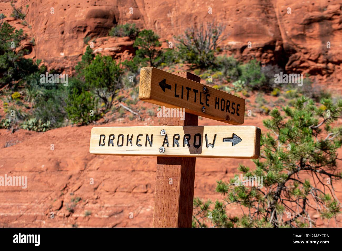 Broken Arrow trail marker sign in Sedona, Arizona Stock Photo - Alamy