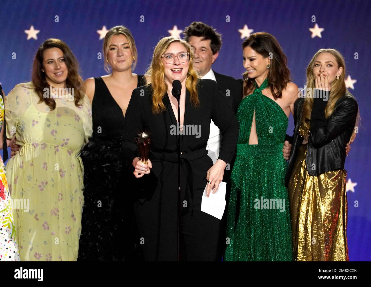 Elizabeth Meriwether, center, and the cast and crew of "The Dropout ...