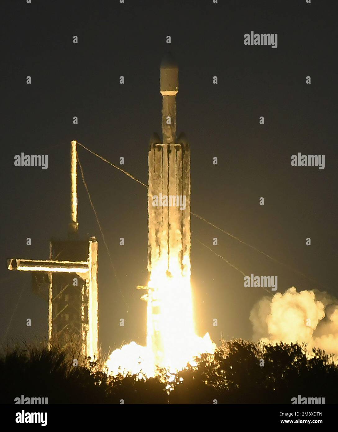 Cape Canaveral, United States. 15th Jan, 2023. A SpaceX Falcon Heavy ...