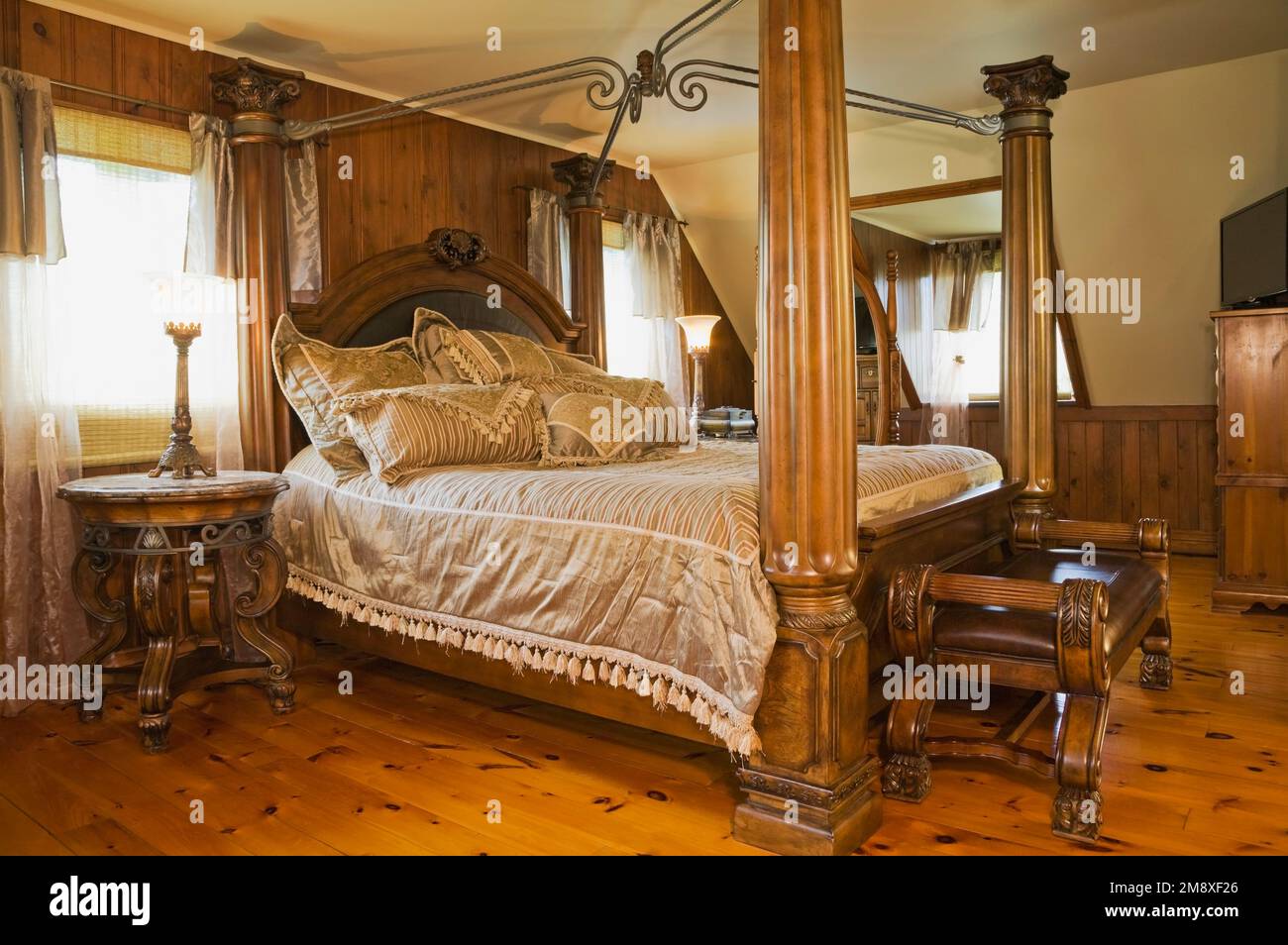 Log roll bed hi-res stock photography and images - Alamy