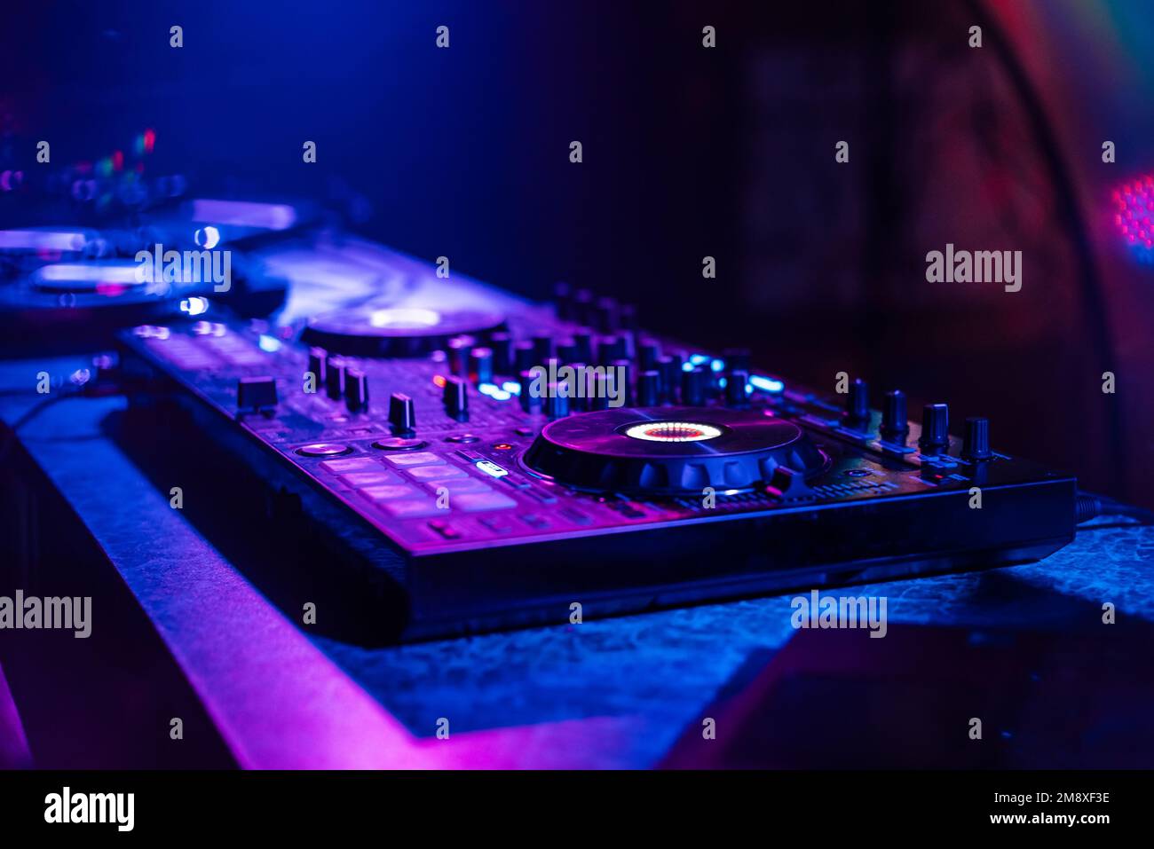Dj table set mixer audio hi-res stock photography and images - Alamy