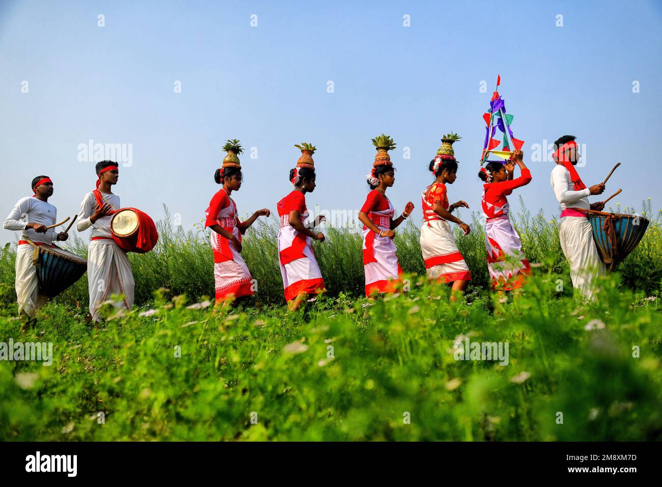 Artists performing bengal folk dance hi-res stock photography and ...
