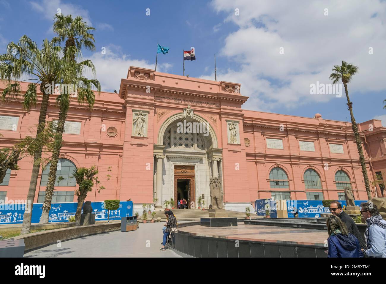 Main entrance, Egyptian Museum, El-Tahrir Square, Cairo, Egypt Stock ...
