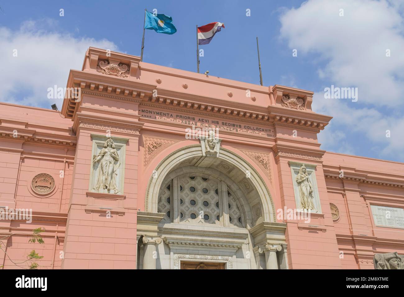 Egyptian architecture hi-res stock photography and images - Alamy