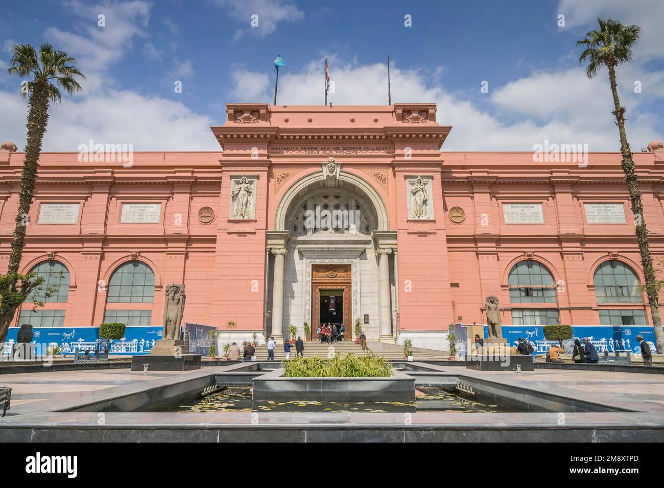 Main entrance, Egyptian Museum, El-Tahrir Square, Cairo, Egypt Stock ...