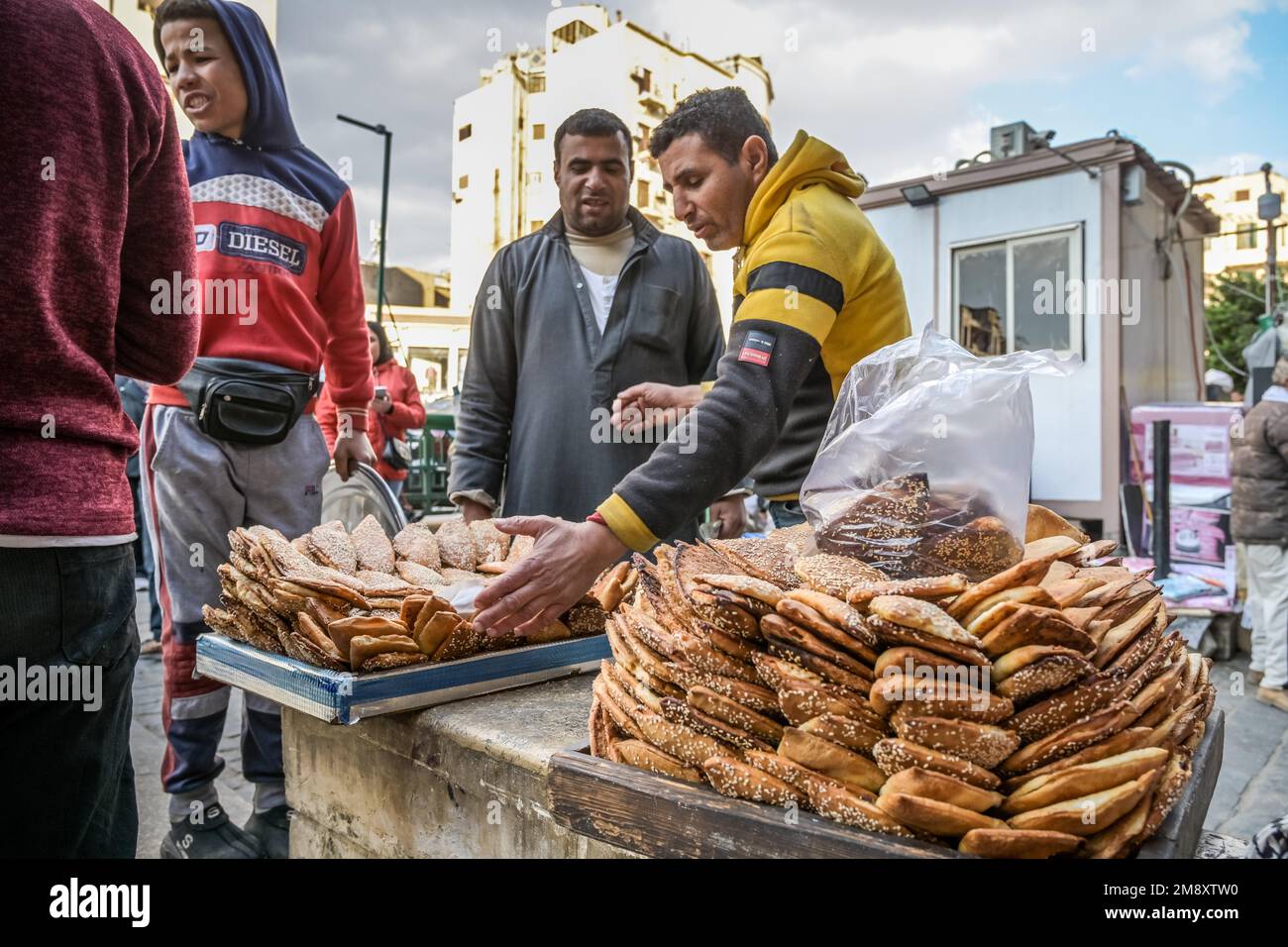 Selling sesame bread, Khan el-Khalili Bazaar, Old City, Cairo, Egypt ...