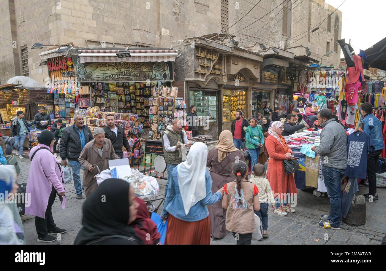 Street scene, people, Khan el-Khalili bazaar, Old Town, Cairo, Egypt ...