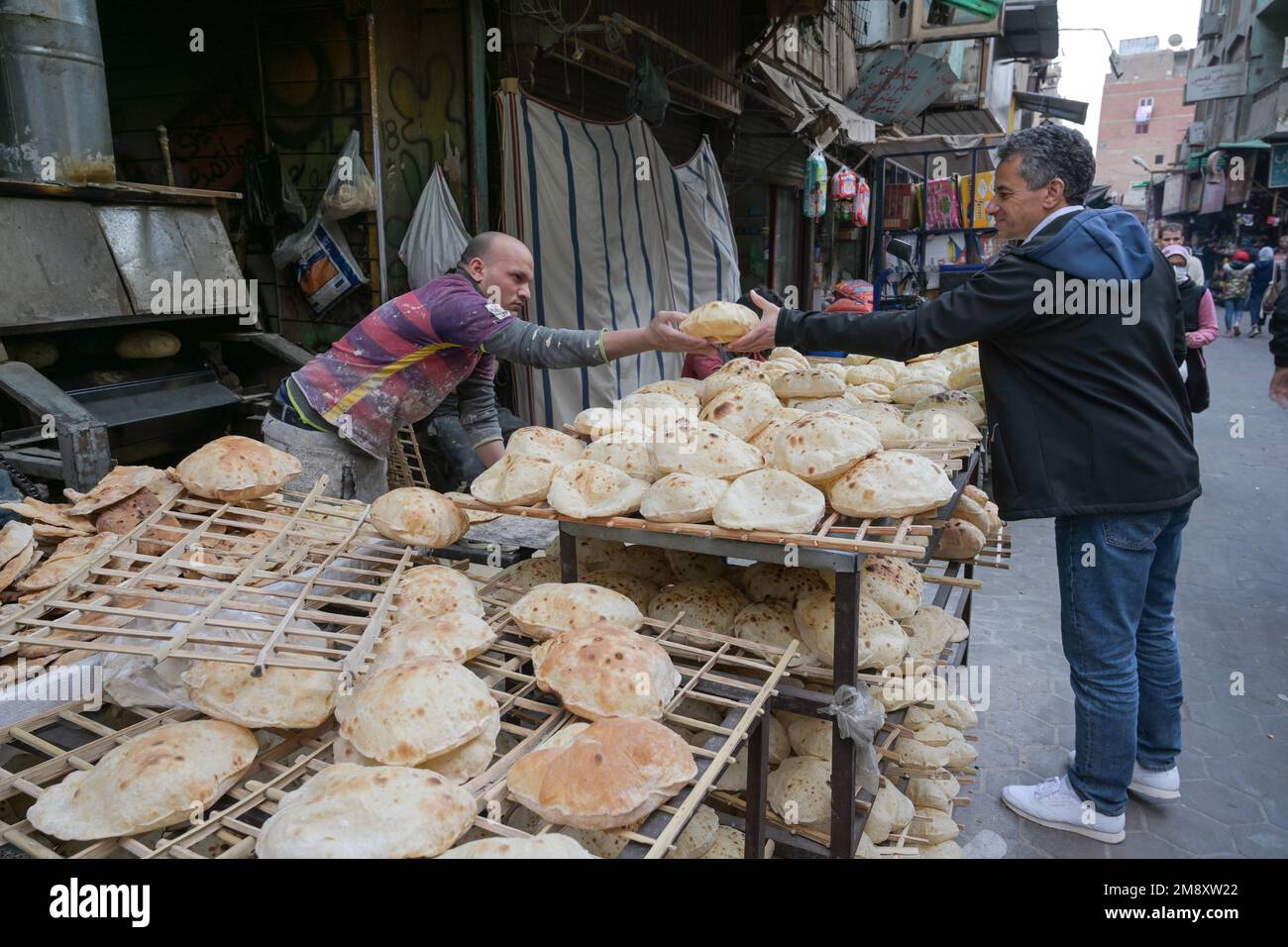 Bakery, Sale, Flatbread, Khan el-Khalili Bazaar, Old City, Cairo, Egypt Stock Photo - Alamy